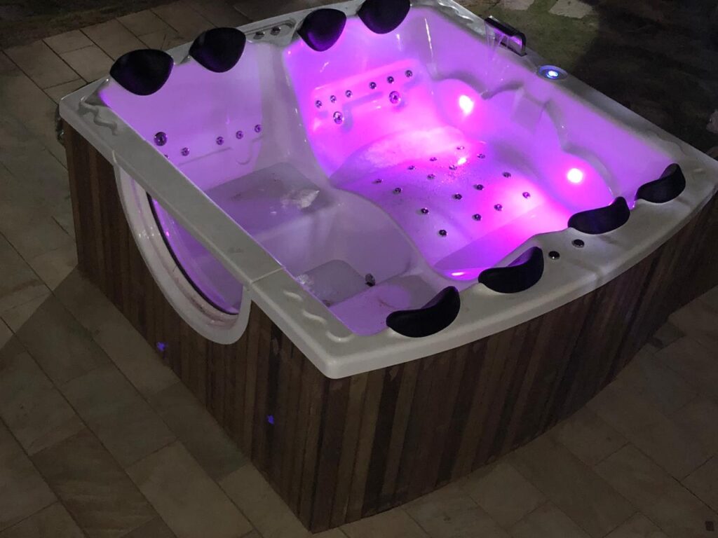 SPA ISLA 8 PESSOAS LUXO COM HIDROMASSAGEM - Gold Banheiras
